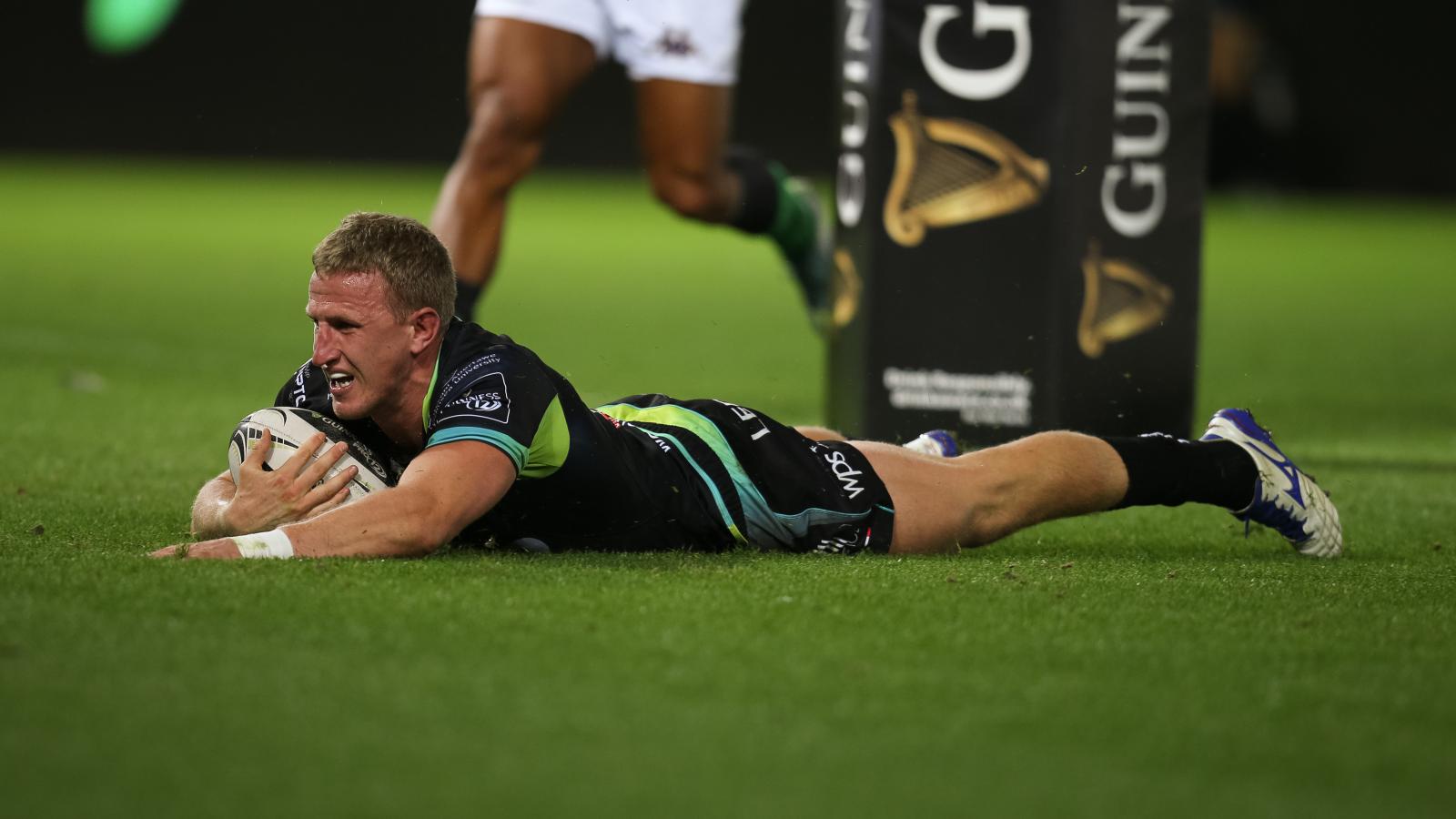 Rugby skills and drills with Ben John | Ospreys